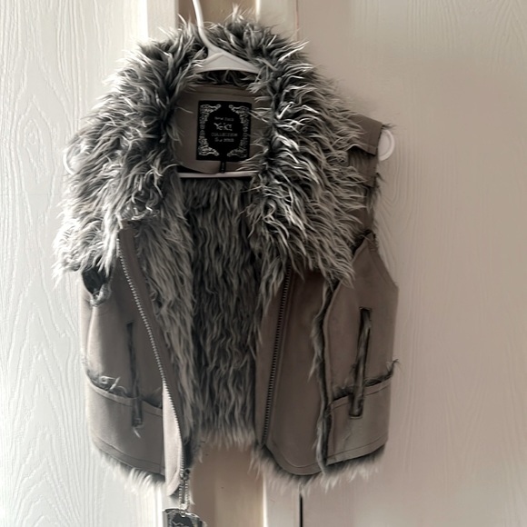 Yoki | Other | Never Worn Vest | Poshmark